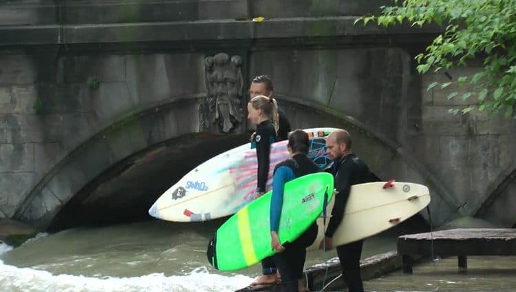 Der Eisbach - Die unendliche Welle • SUPERFLAVOR SURF MAGAZINE